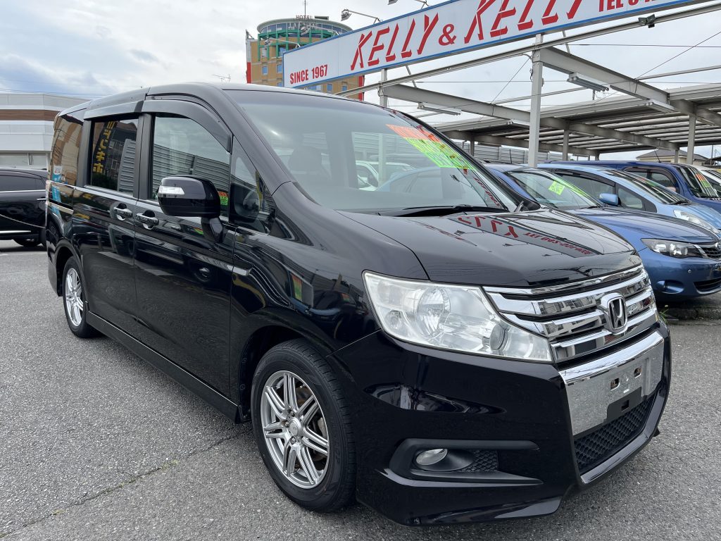 Kelly & Kelly - 2011 Stepwagon SPADA